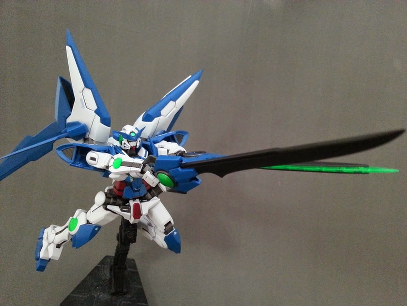 HGBF 1/144 Gundam Amazing Exia - Painted Build