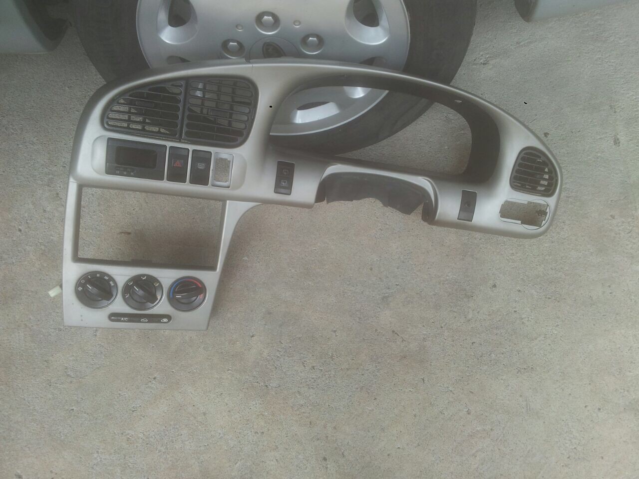 KIA SPECTRA: KIA SPECTRA DASHBOARD