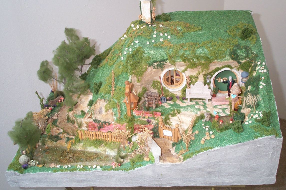 My Little House: Hobbit House Model
