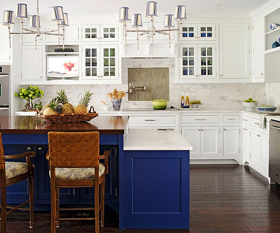 Eye For Design: Blue And White Kitchens......Classic AND Trendy