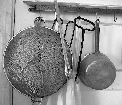 Living Rootless: Re-Accumulating Stuff