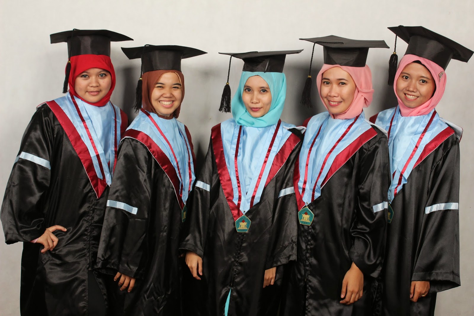 The Diary of Anak Wayang !: Graduation at Photo Studio