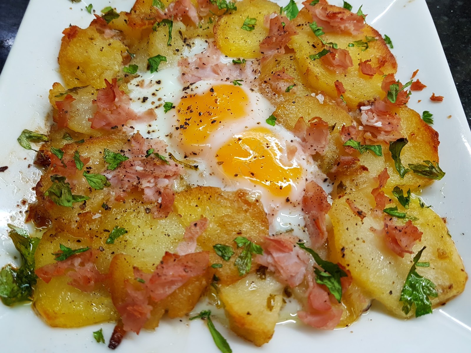 Cocina Basica y Fresca: PATATAS A LO POBRE GRATINADAS CON HUEVOS Y ...