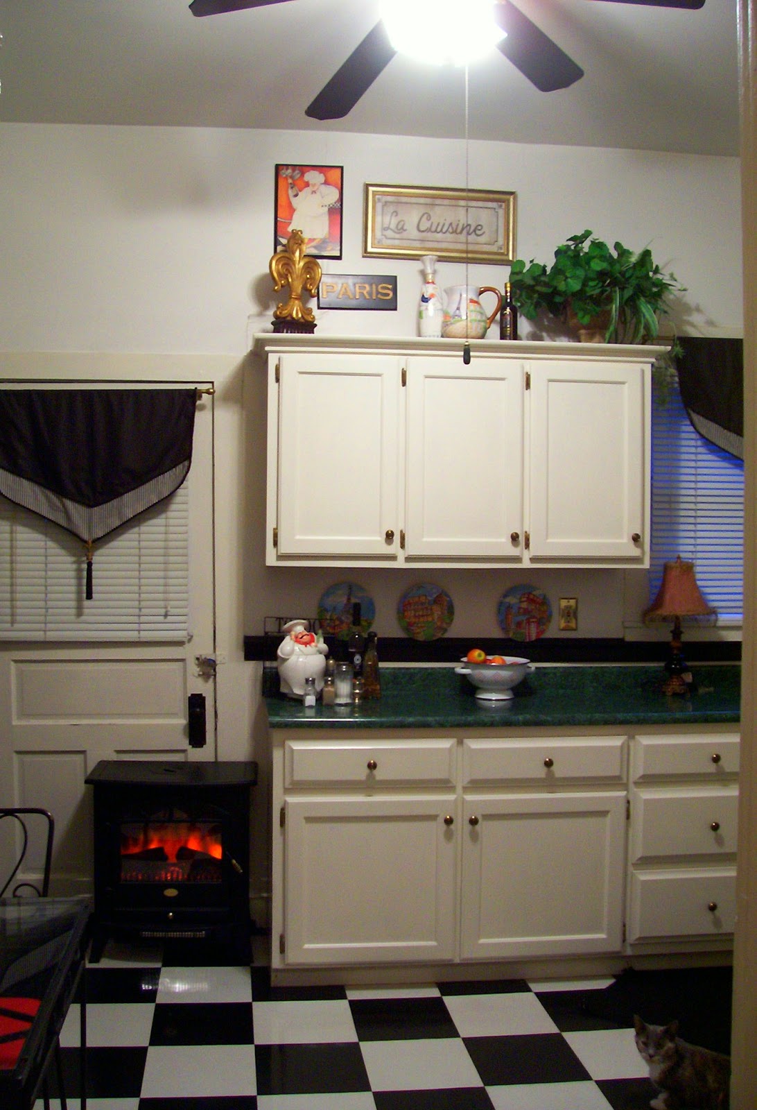 Eye For Design: Bistro Kitchen In A Circa 1900 Home.....Colorful And Fun