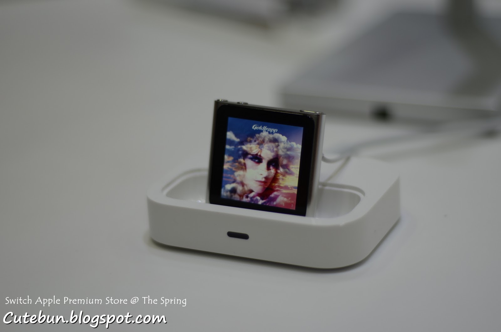 Switch Apple Premium Store now @ The Spring Kuching!