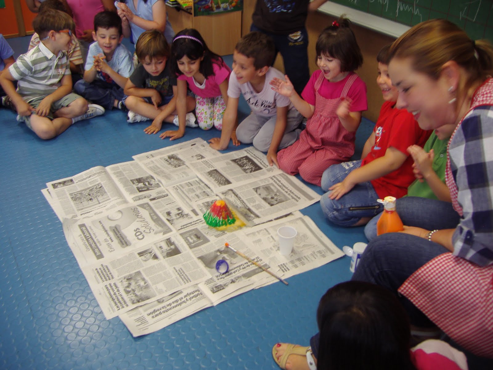 mis peques de infantil: Experimento: UN VOLCÁN EN ERUPCIÓN