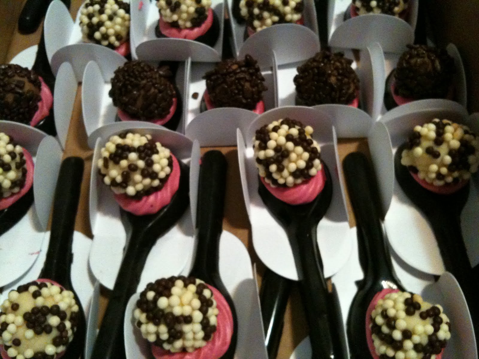 Deise Kist - Assessoria de Eventos: Doces na colher!