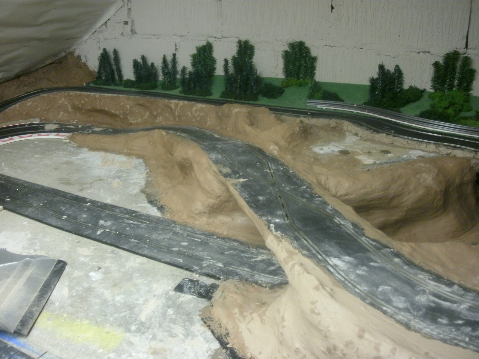 Bob's Scalextric Project: scenery