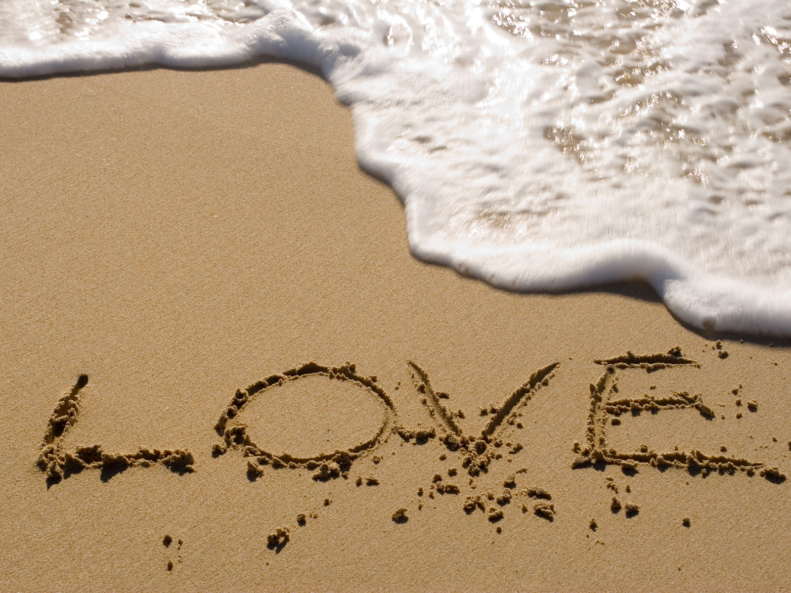 Les petites images d'Amour du net: Love écrit sur le sable