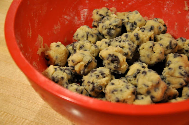 Maple Macaroni: Break 'n Bake Chocolate Chip Cookies: The Homemade Kind