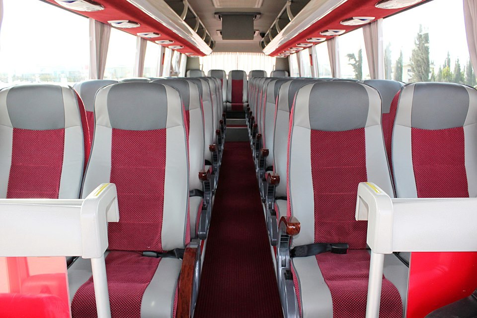 ANDANDO EN BUS: HISTORIA DE BONLUCK BUS