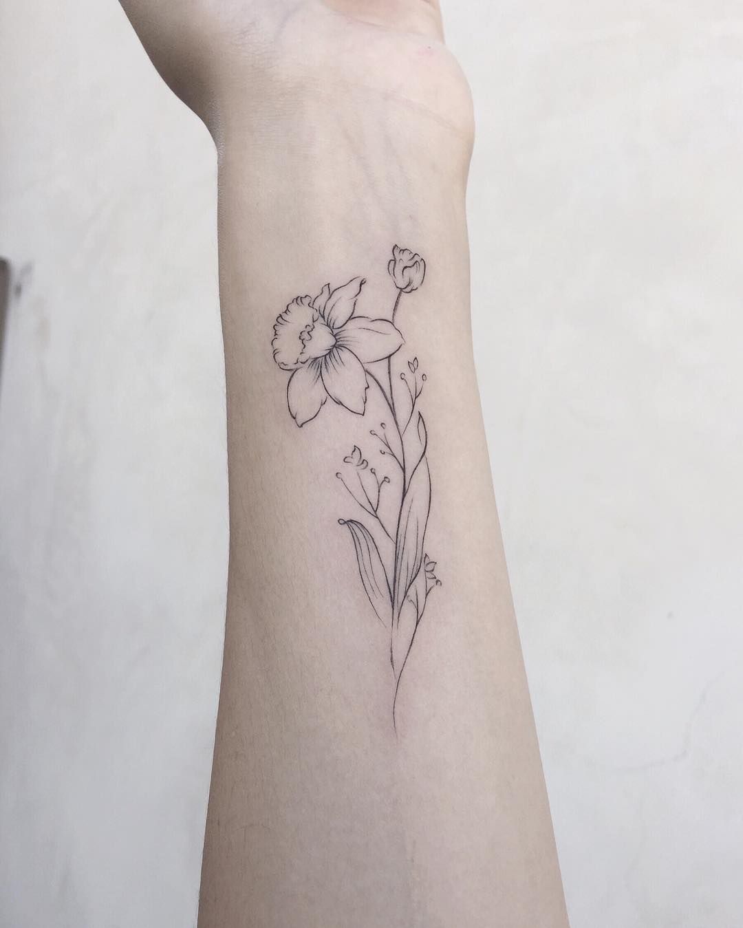 [96+] Minimalist Magnolia Tattoo