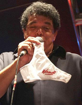 .: BRASIL - MORRE AOS 66 ANOS O CANTOR WANDO