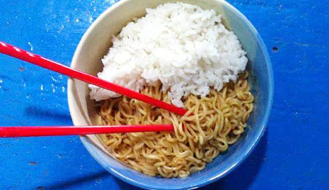 12 Bahaya Makan Mie dengan Nasi - Be a Learner 12 Bahaya Makan Mie dengan Nasi - Be a Learner