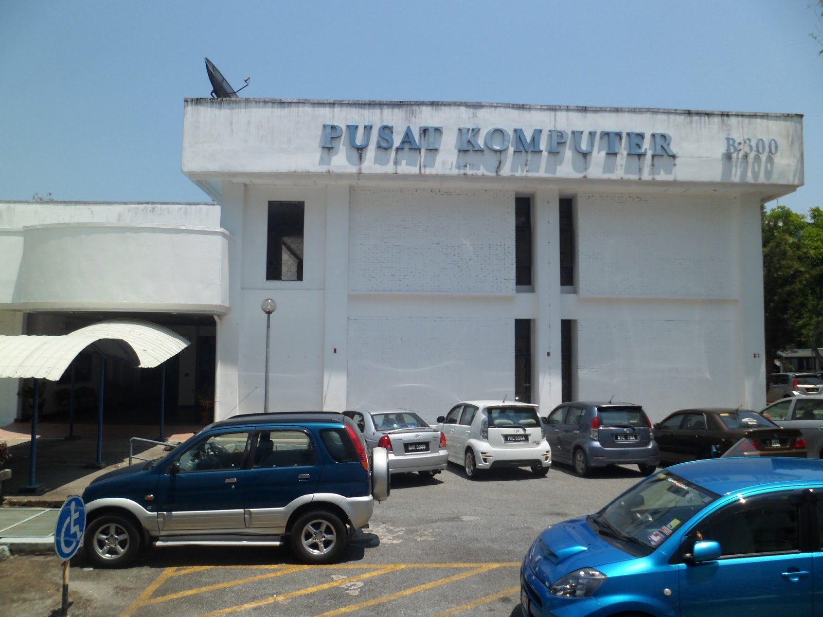 .: Bangunan Pusat Komputer UUM