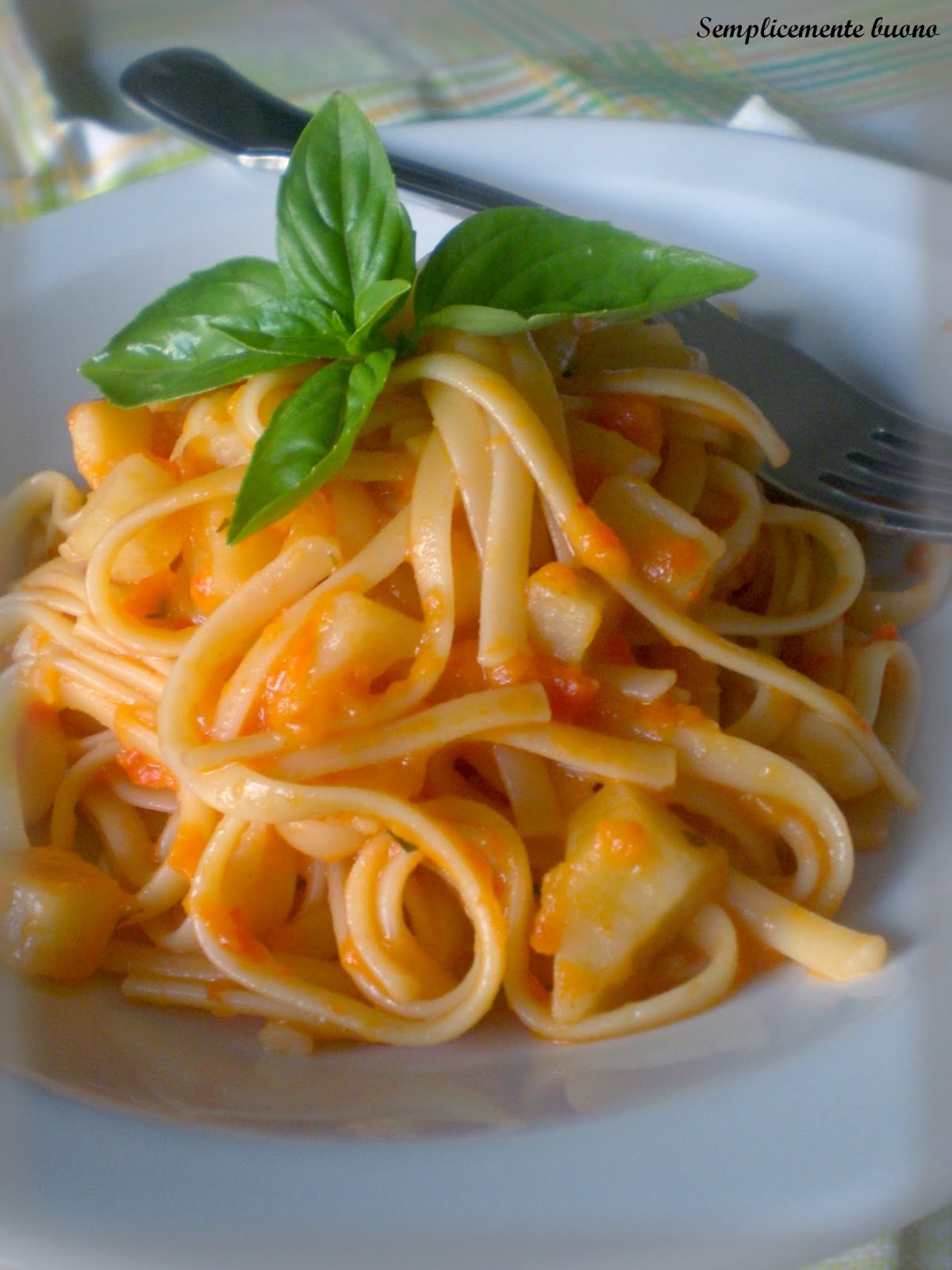 PASTA E PATATE CON PESTO DI PEPERONI