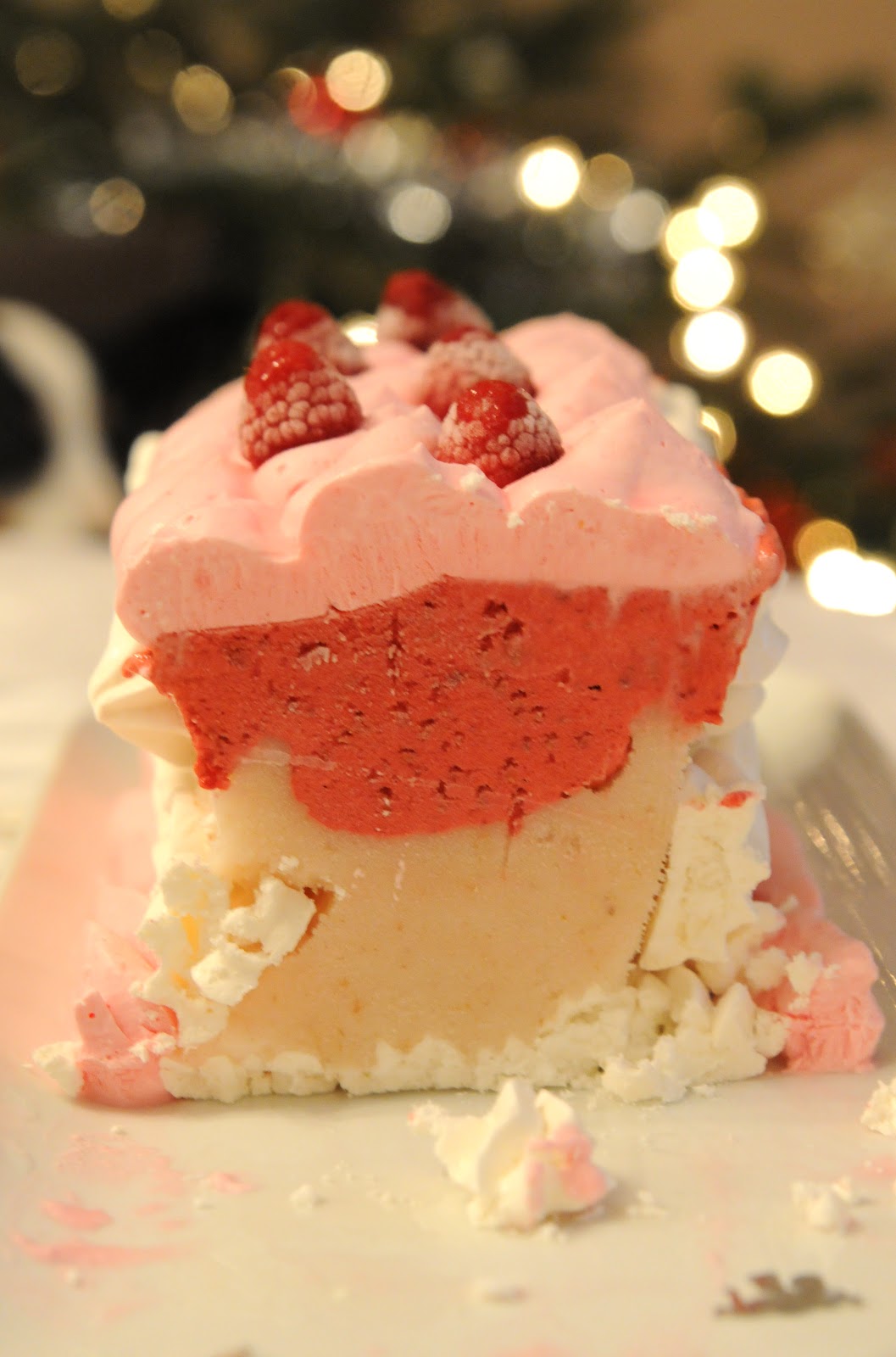 13 desserts, chacun: Vacherin glacé Ispahan