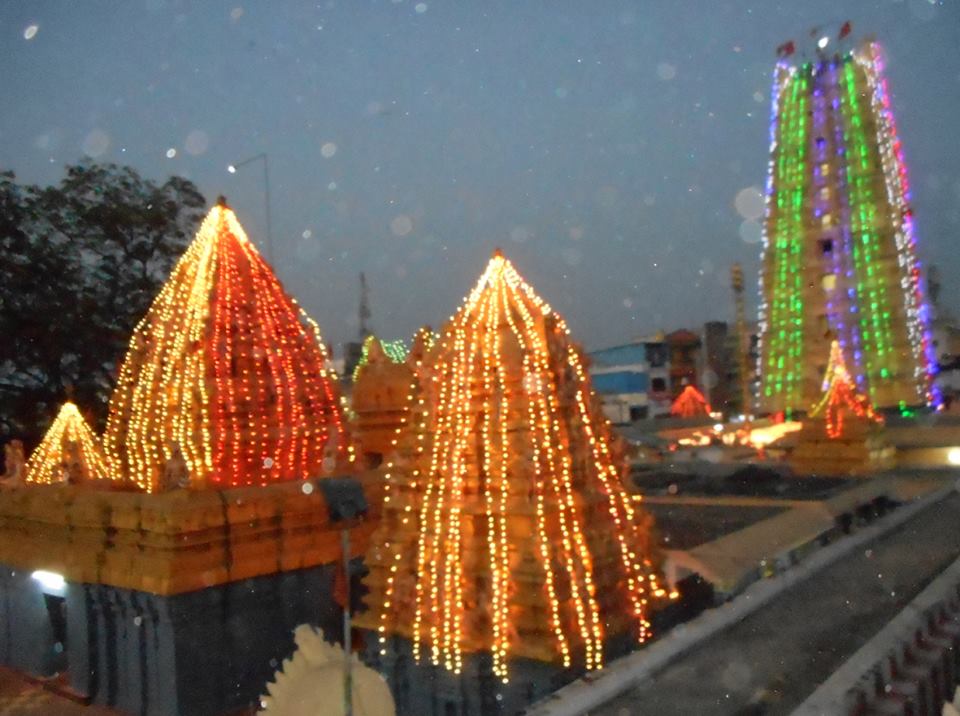 Hundreds of Deotees came to palakollu pedda gopuram temple for Lord ...