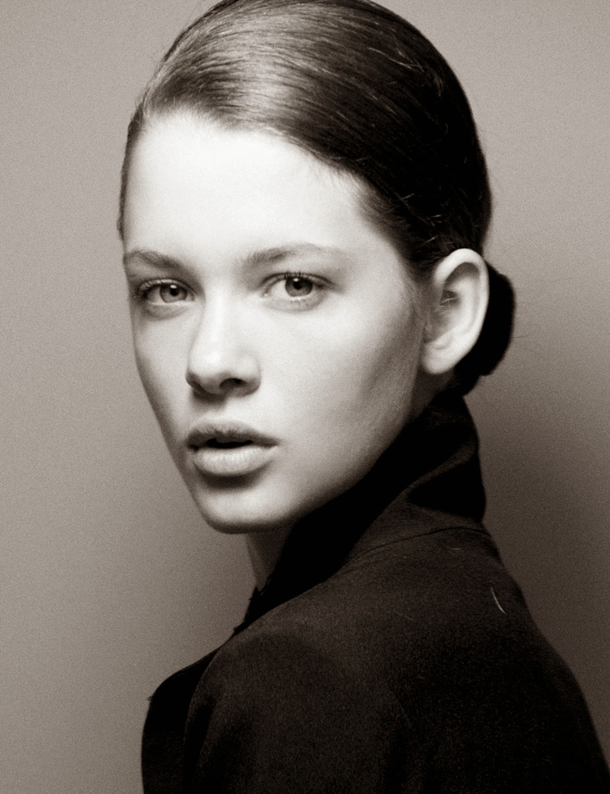 Select Model Management: IN TOWN: ISABELLE