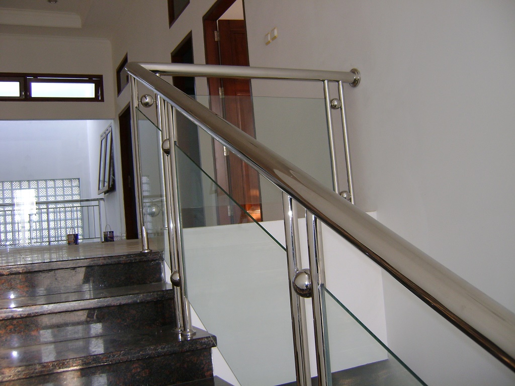 Contoh Pegangan Tangga Bahan Modern