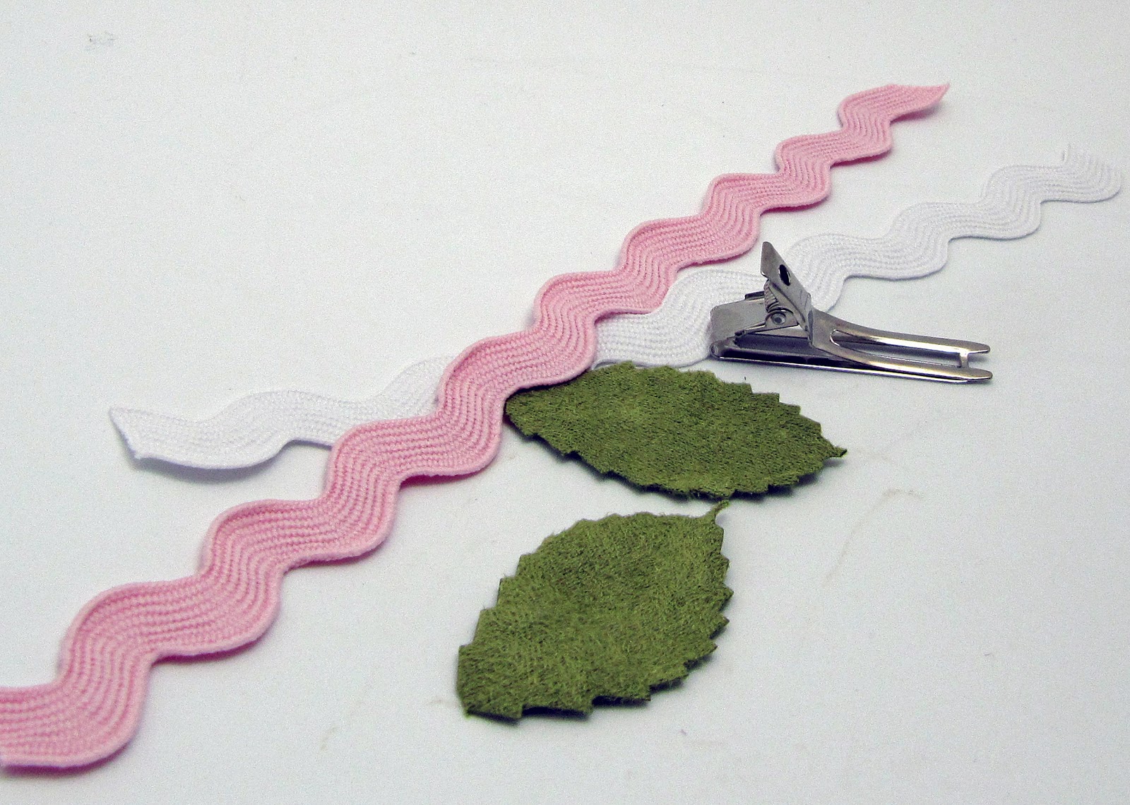 Explore. Dream. Discover.: Ric Rac Rose Hair Clips!