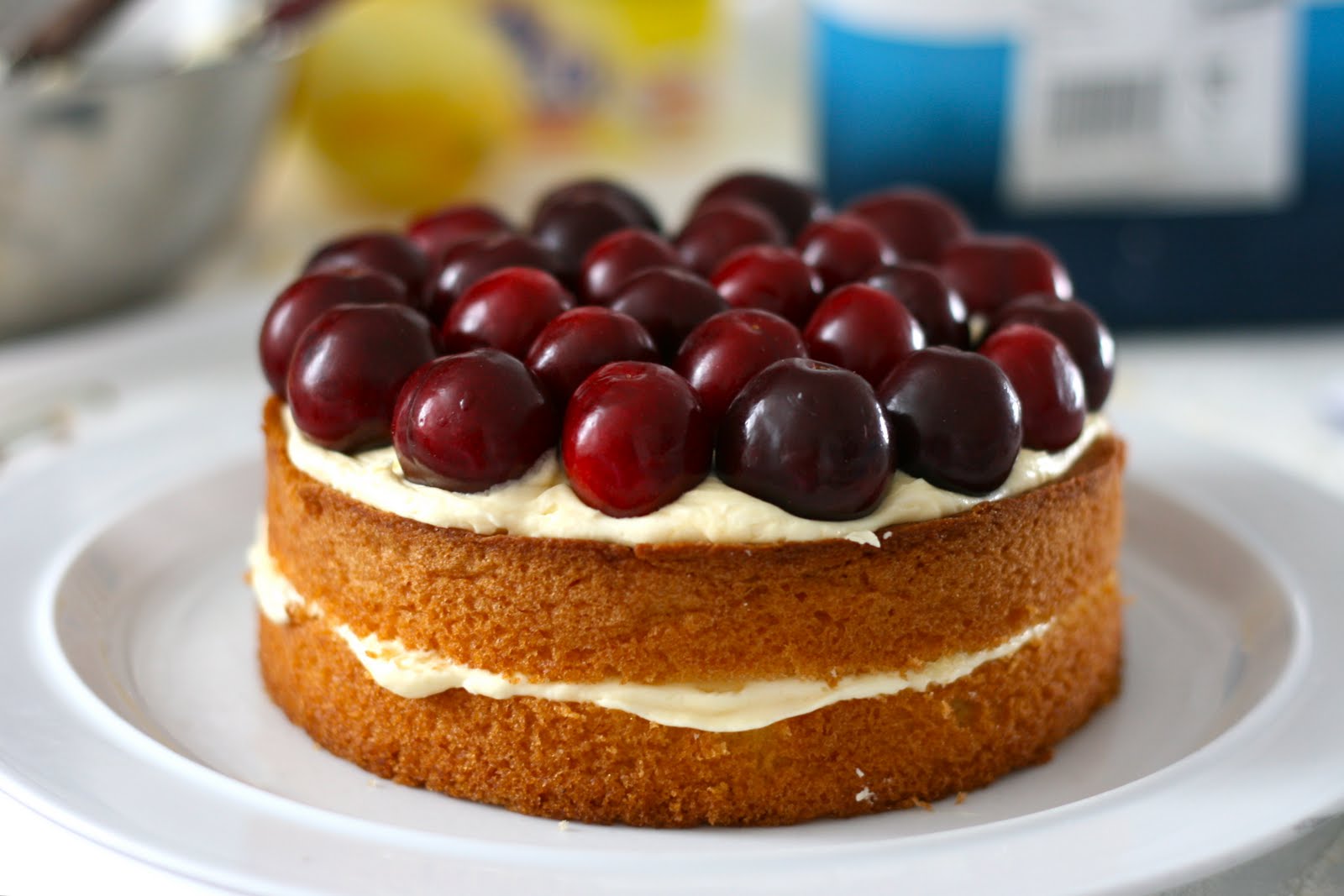 Milli's kitchen: Lemon cake with cherries