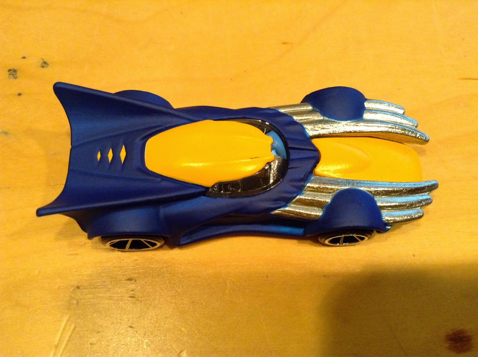 JULIAN'S HOT WHEELS BLOG: Marvel: Wolverine - Character Car
