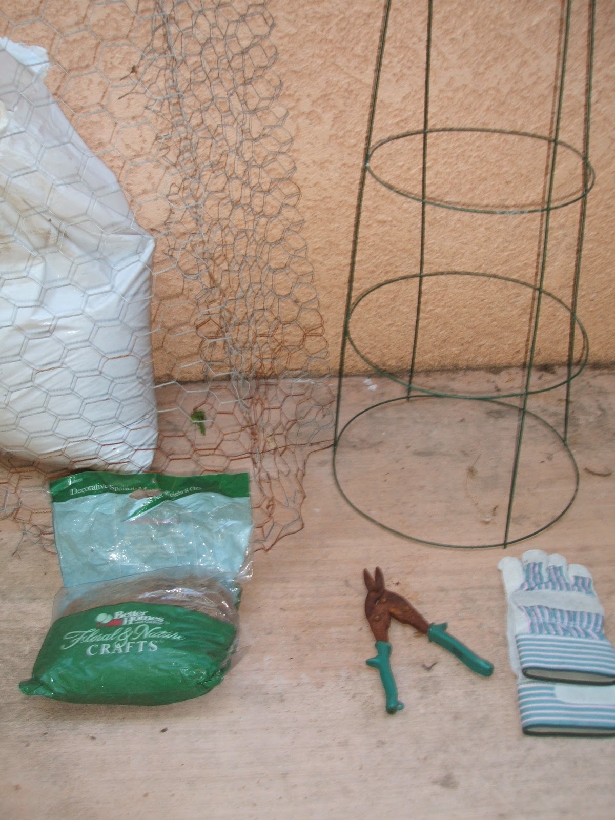 Frugal Garden Girl: The "Invisible" Planter