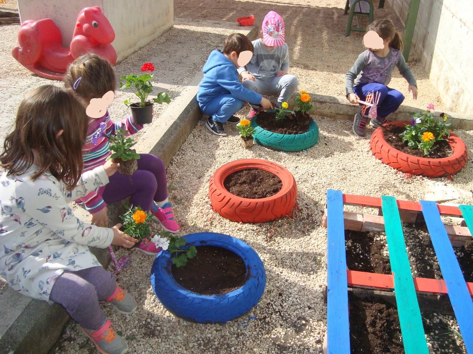 7ο ΝΗΠΙΑΓΩΓΕΙΟ ΙΩΑΝΝΙΝΩΝ -ΤΑ ΝΗΠΙΑ ΤΑΞΙΔΕΥΟΥΝ....: ΦΤΙΑΧΝΟΥΜΕ ΑΝΘΟΚΗΠΟ;