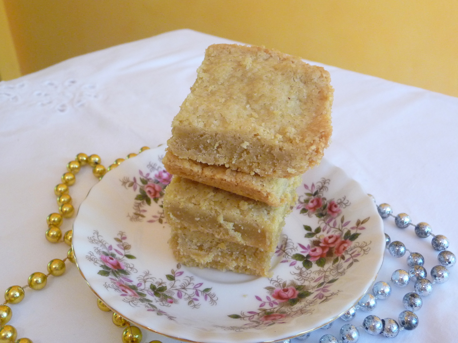 ALMOND SHORTBREAD SQUARES