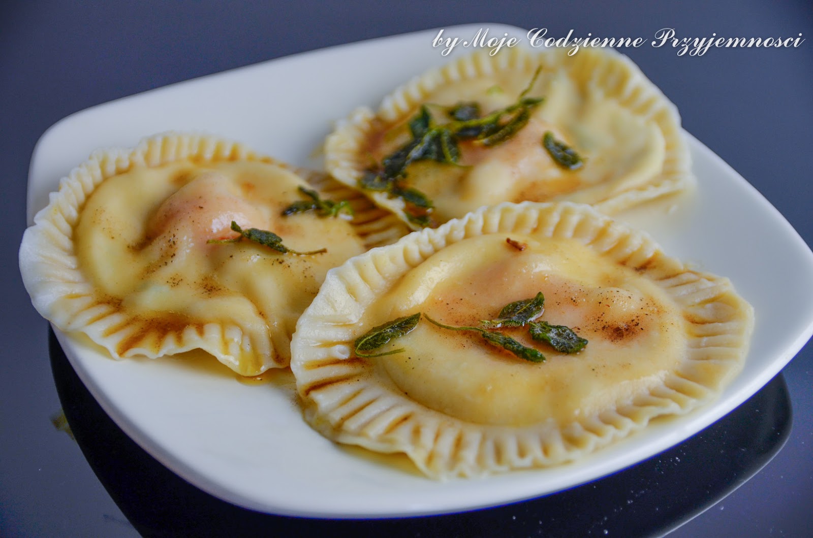 Moje codzienne przyjemności...: RAVIOLO CON UOVO, czyli RAVIOLO Z ŻÓŁTKIEM