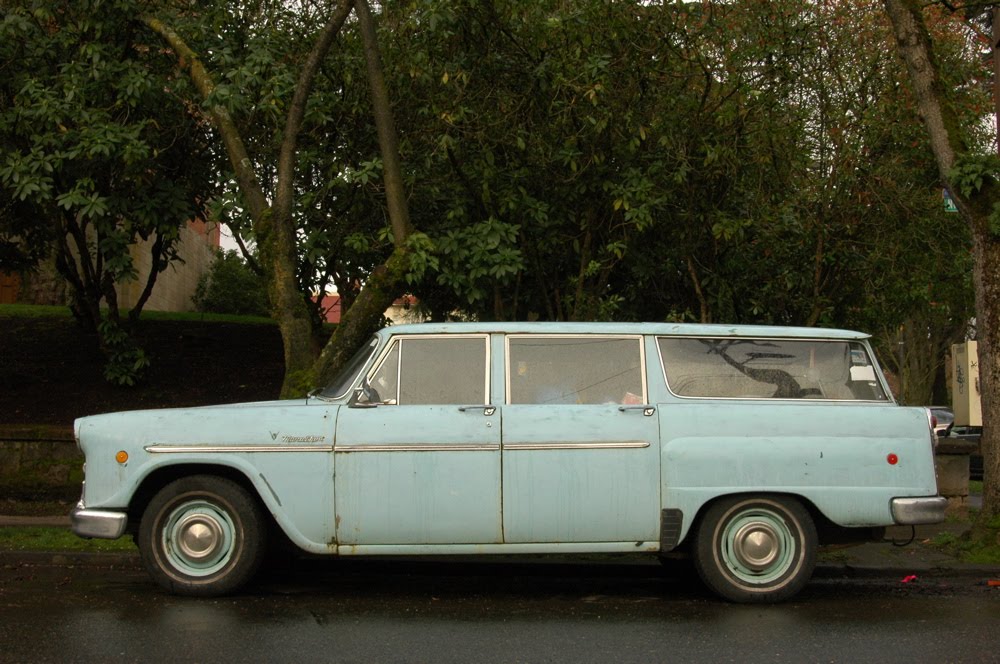 OLD PARKED CARS.: 1970 Checker Marathon Station Wagon.