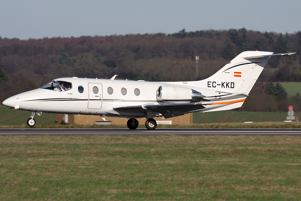 WORLD AIRCRAFT IMAGES by Terry Wade: EC-KKD BE40 EGGW (London Luton) 28 ...