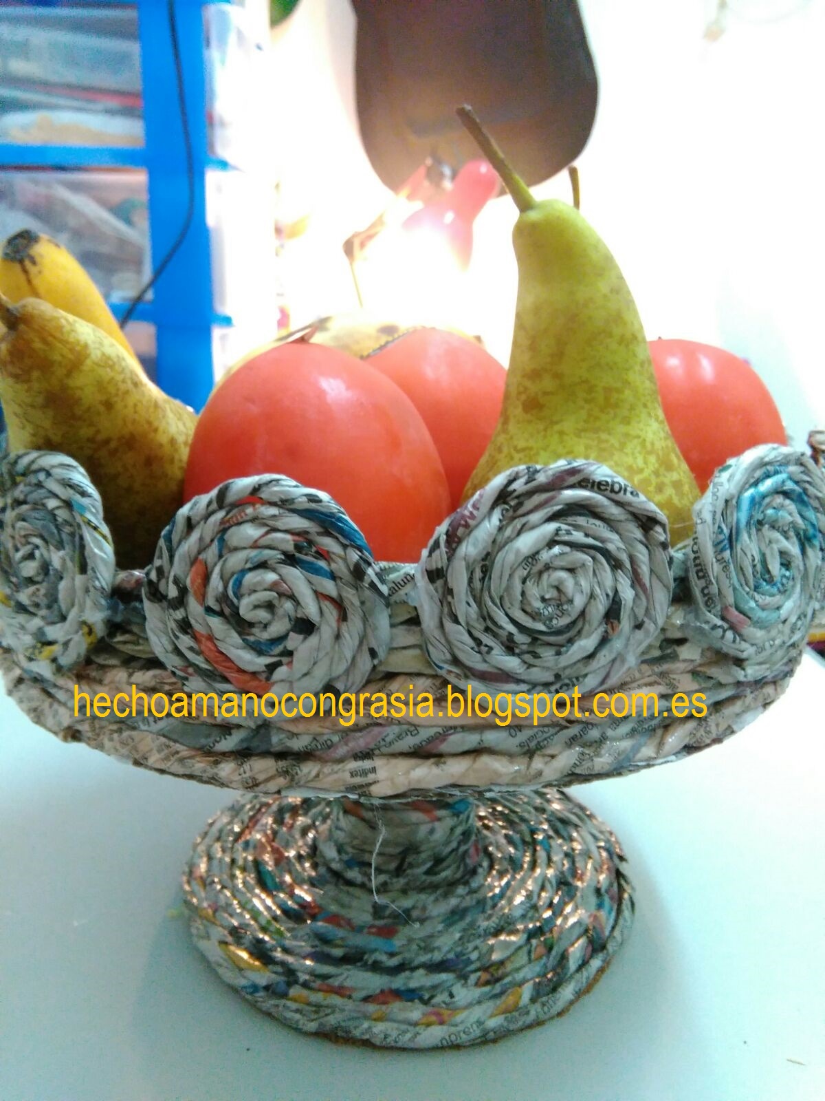 ¡HECHO A MANO CON "GRASIA"!: FRUTERO HECHO CON PAPEL DE PERIÓDICO