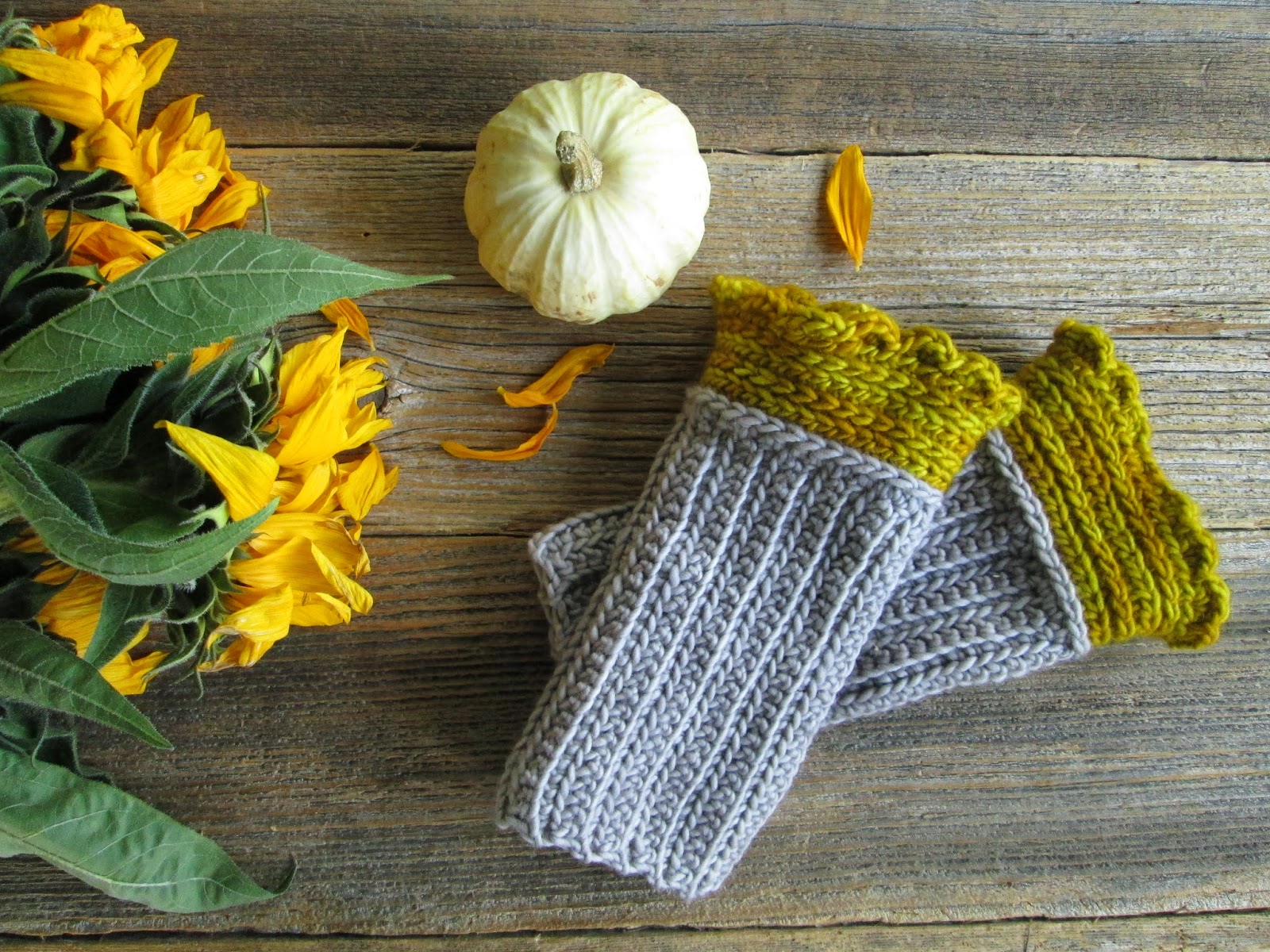 Polly Foo Foo: Mrs. Fitz Wristwarmers - Worsted Weight Yarns