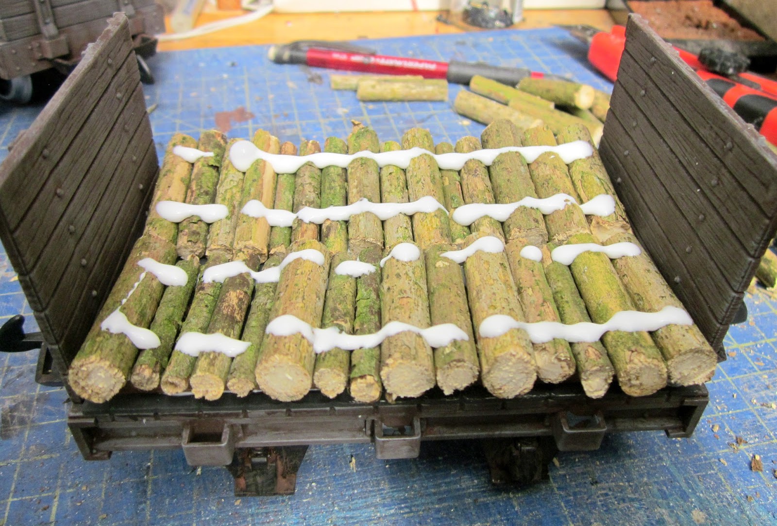 Peckforton Light Railway: How I weathered some LGB Feldbahn timber ...