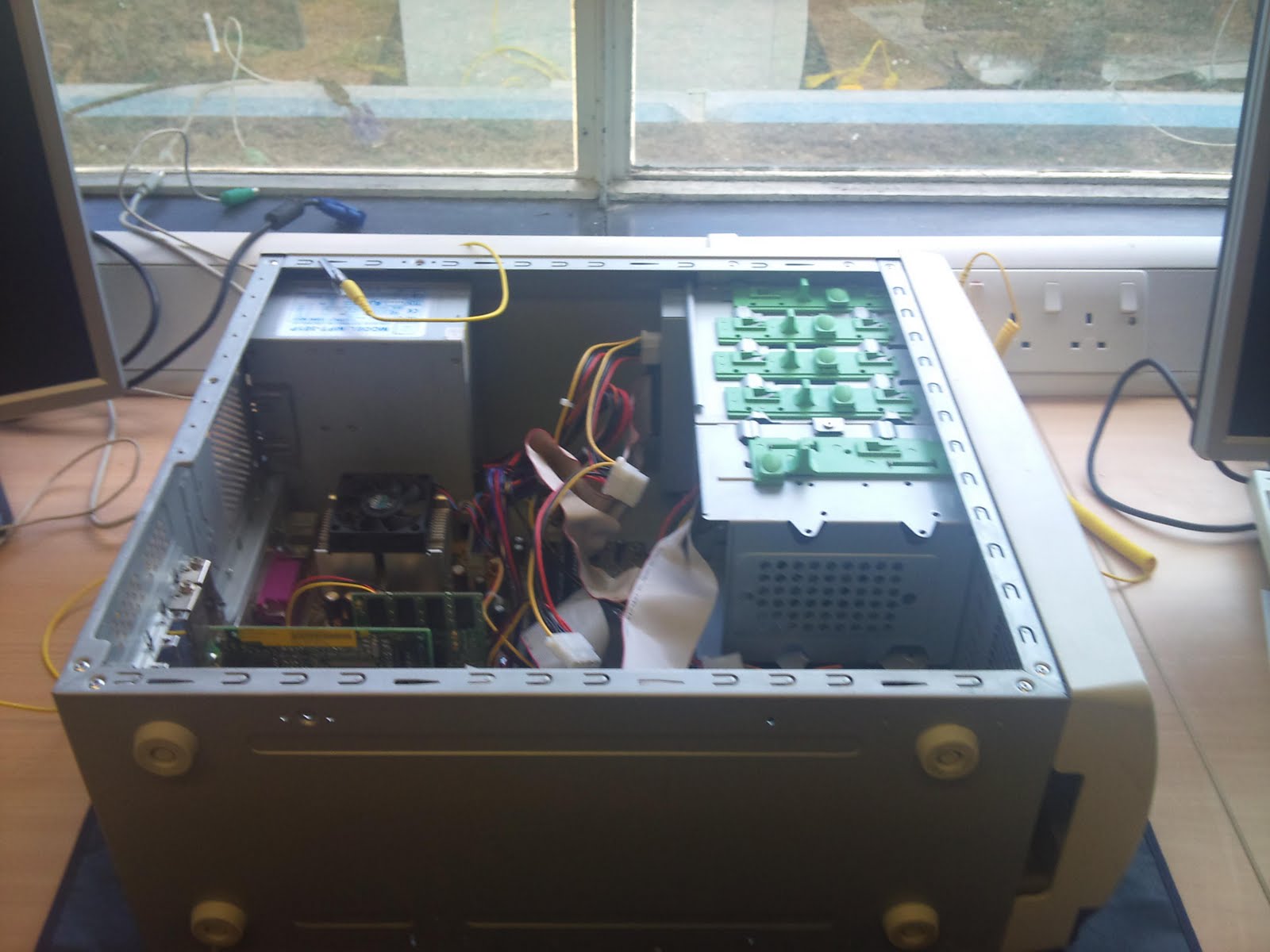 I.T. SQUAD: P5 SET U PA STANDALONE COMPUTER.