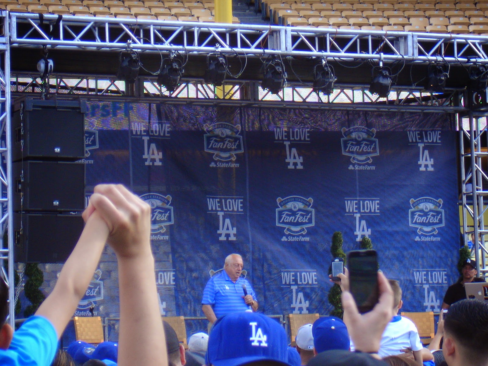 Dodgers Blue Heaven: A 2015 Dodger FanFest Roundup - Links and Photos