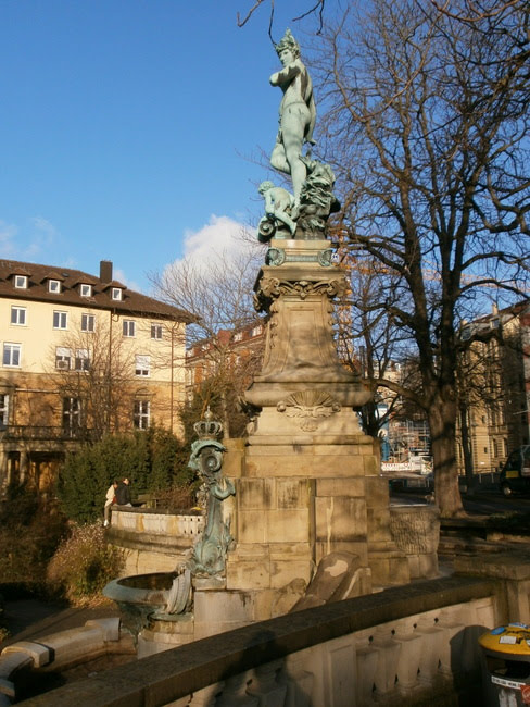 Wege in der Region Stuttgart: Der Eugensplatz in Stuttgart-Mitte mit ...