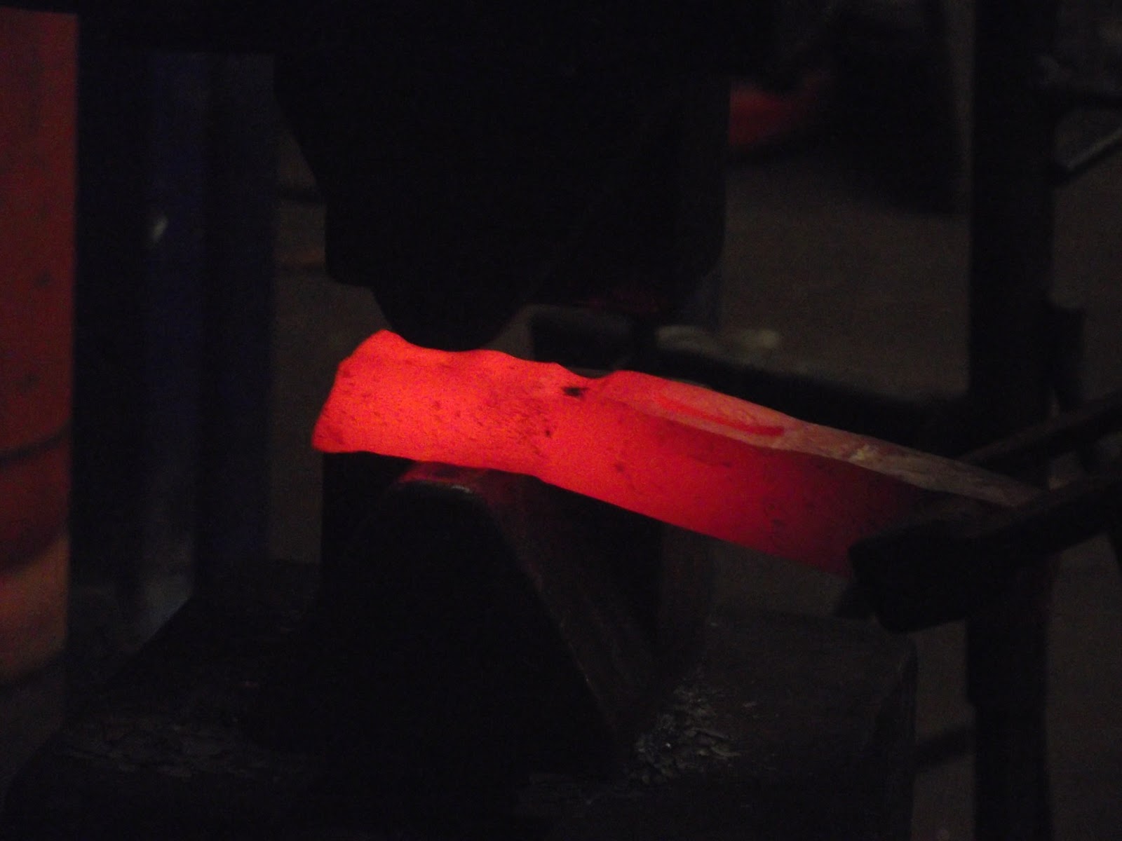 The New Hearth: Grosse Messer