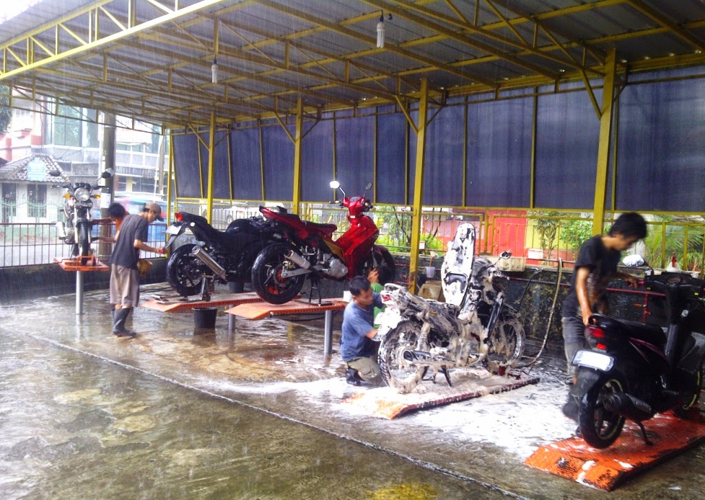 Peluang Usaha Cuci Motor, Rasa Cuci Mata ~ ZonaOtomotif