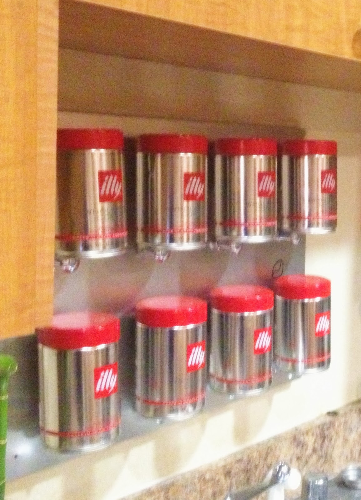 The Amateur Barista: The "Illy Coffee empty cans" Project