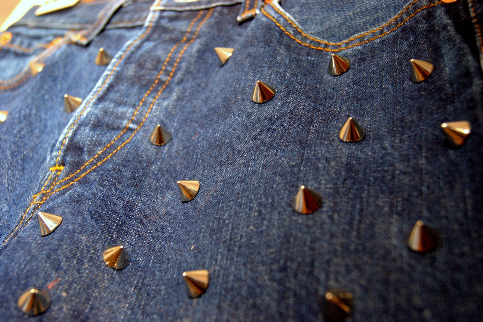 MODA FLISH FLUQUING: Chaqueta vaquera y pantalón vaquero de tachuelas