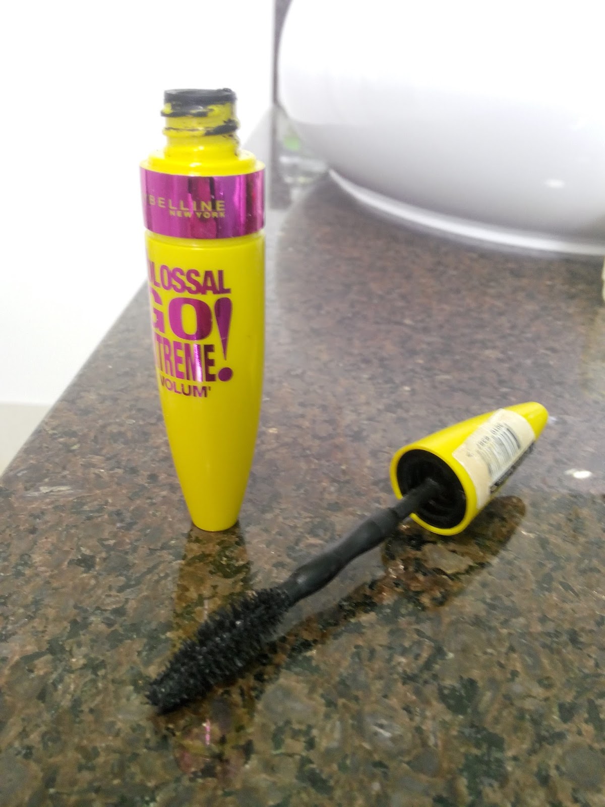 Resenha rímel The Colossal Go! Extreme Volume Maybelline