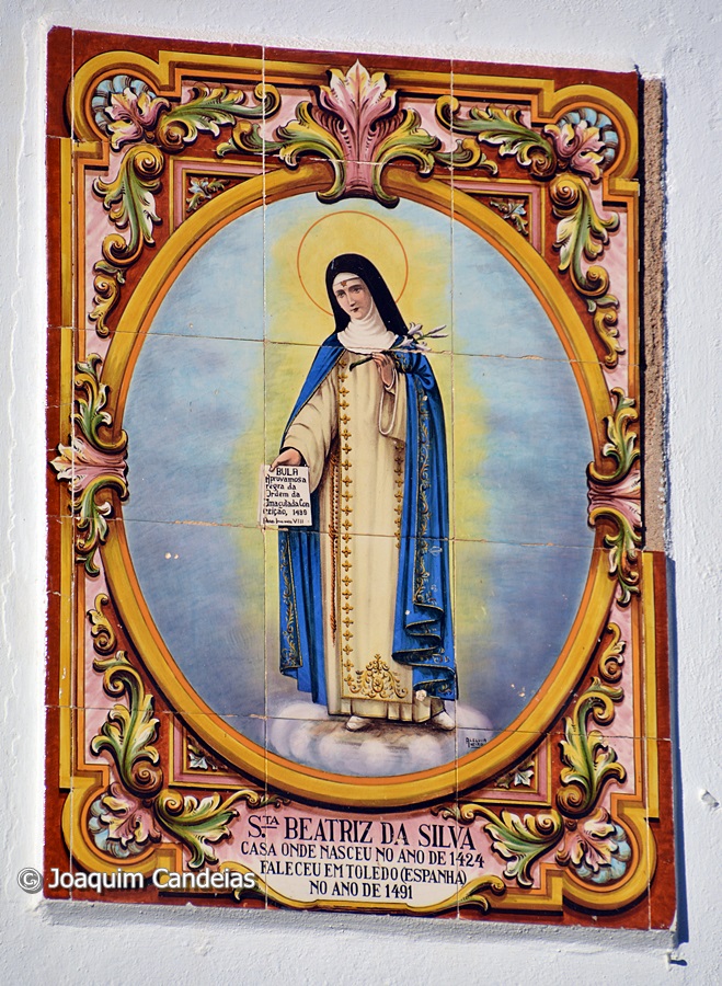 Joaquim Candeias: Quadro de Santa Beatriz na fachada do Museu