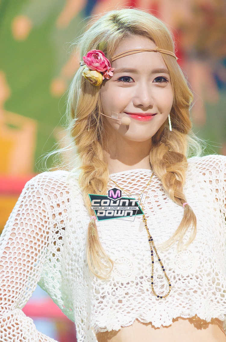 Check out SNSD's official pictures from their 'Party' at M!Countdown ...