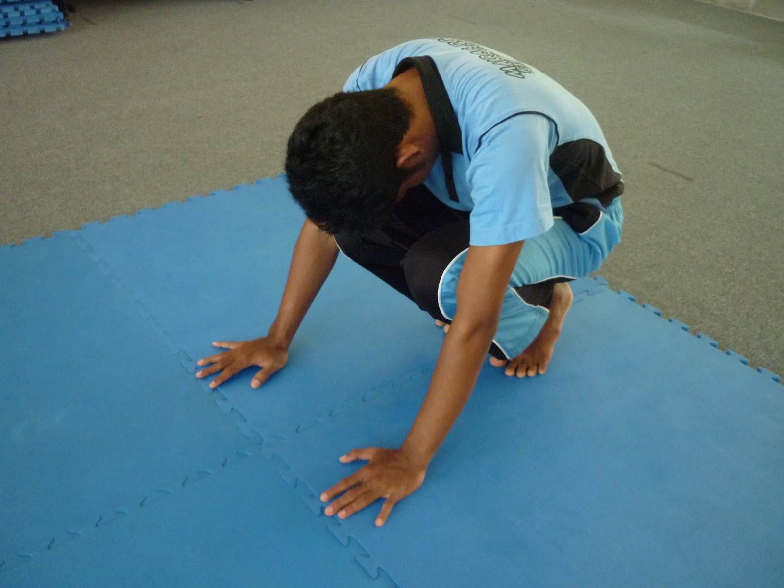 F.A.I.D.A.H B.L.O.G: Potongan Foto Gerakan Roll Depan