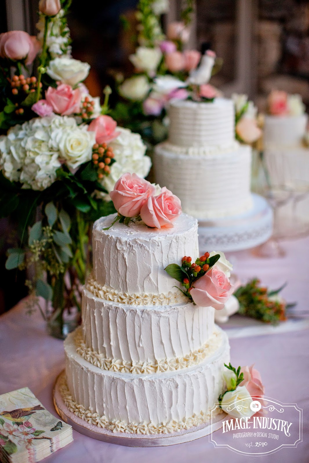 Angel Cakes Bakery: Sugar Flowers or Real Flowers + Wedding Cake?