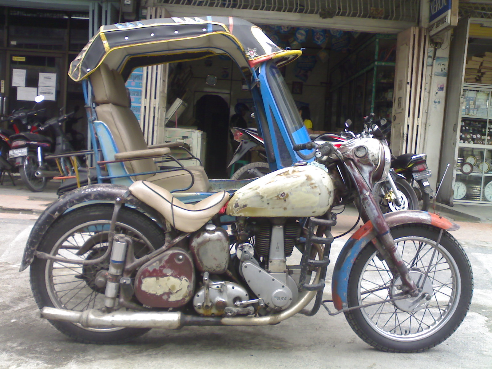 LOVELLY: BECAK? MOTOR? Becak Motor??