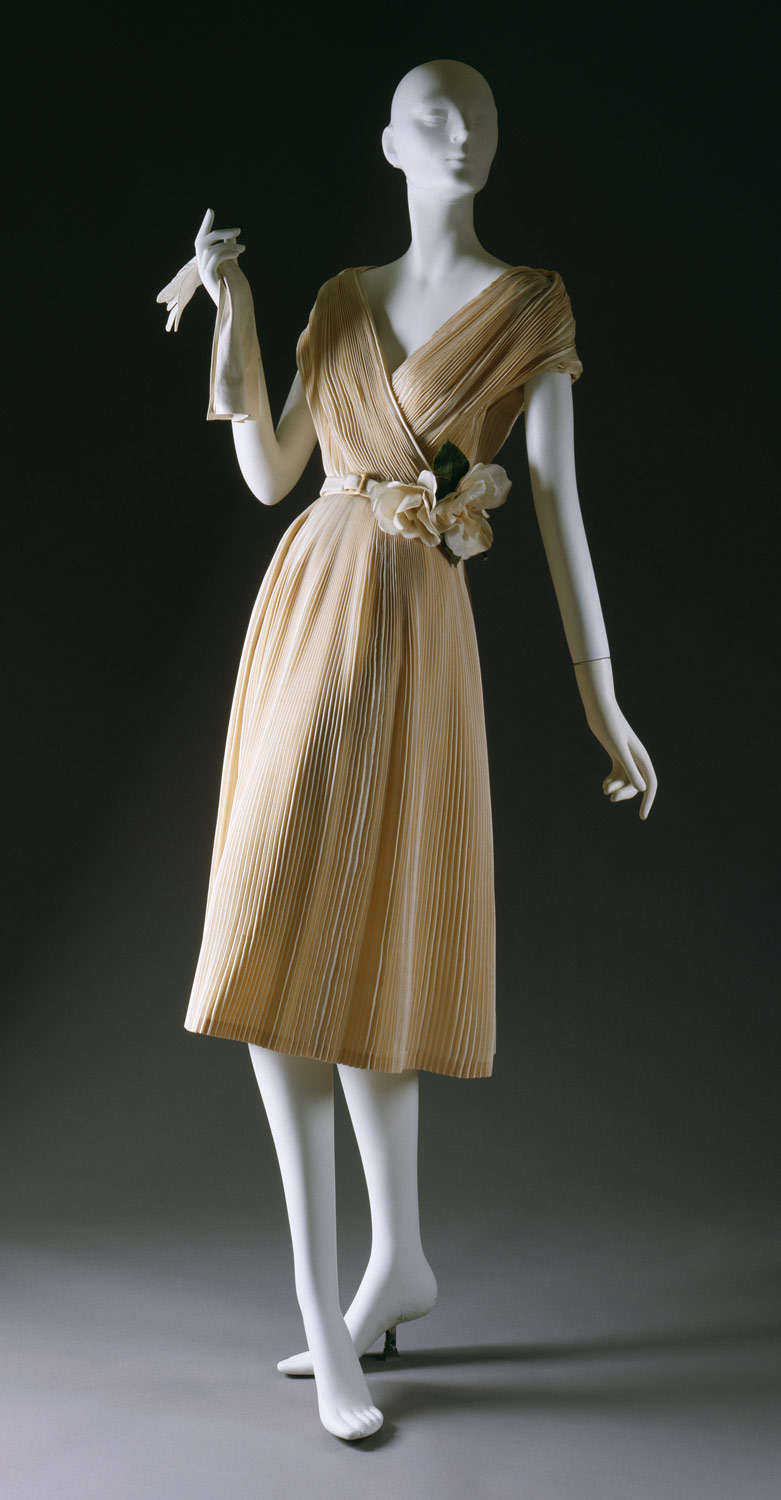 All that dress: Christian Dior - ``Corolle``